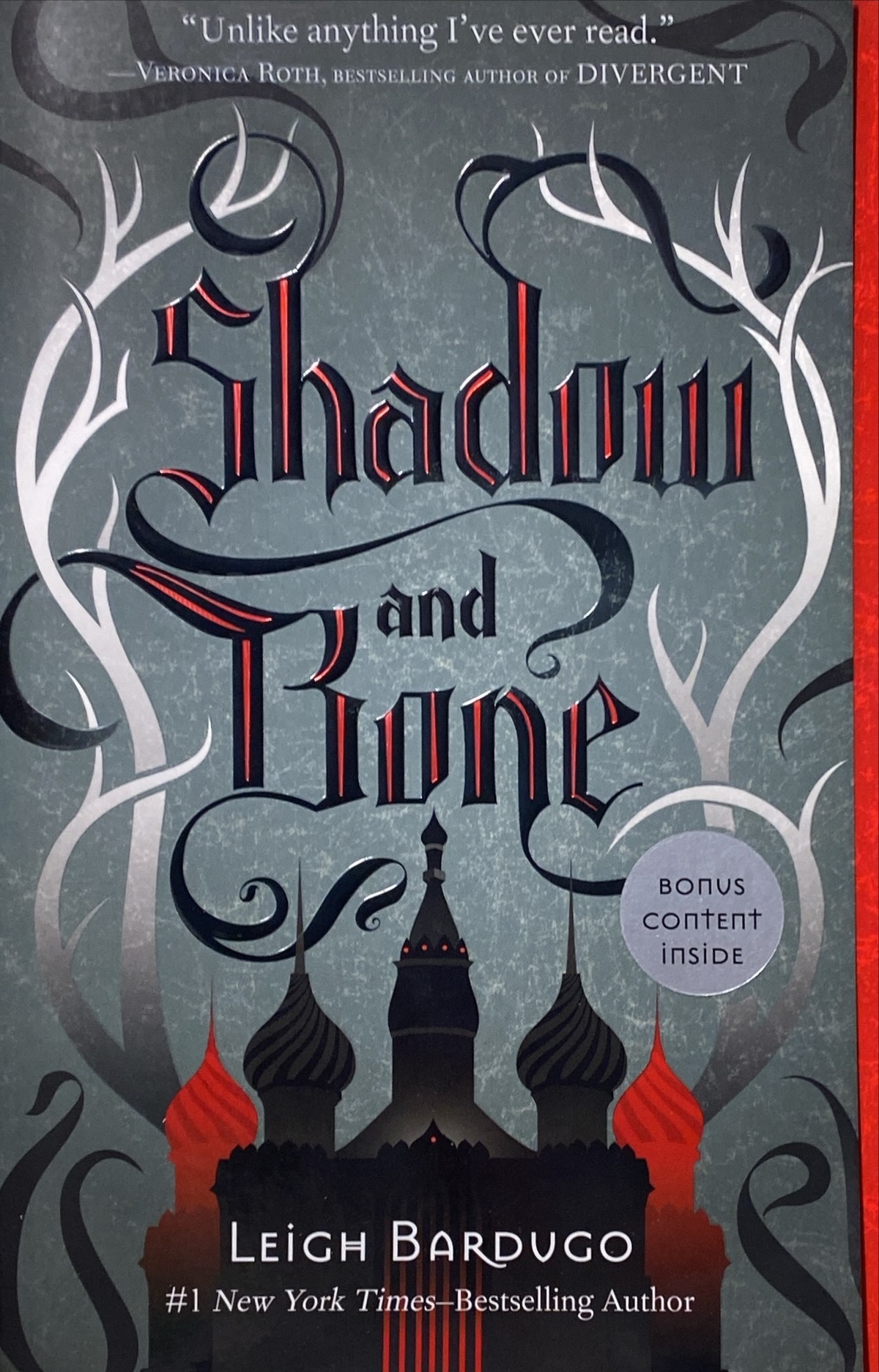 Shadow and Bone Book 1 - Écolivres